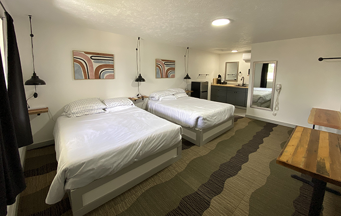 2X Queen Bed Rooms 7 - Silverwood Lodge